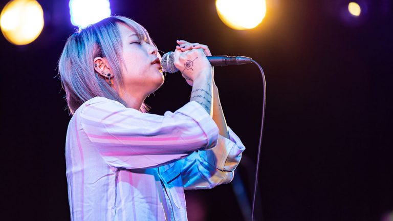 女性シンガー「アサキ」が可愛くて曲がカッコ良くてすごすぎる - ディレイマニア