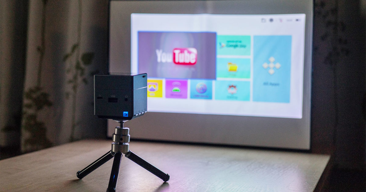 手のひらサイズの超小型プロジェクター「Pico Cube A」が便利！講演で使っても自宅で使ってもいい感じ！ | ディレイマニア